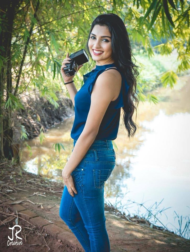 ගුවන් සේවිකා හීනය අත්හැර දමා අවුරුදු කුමාරි තරගෙට ආවා - Aruna